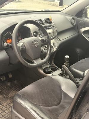 Black Toyota RAV4 2011 in Kaunas, with an engine capacity of 2.20 L and mileage of 235 thousand km for 7000 €, photo 10 on AUTOMOTO.COM.LV