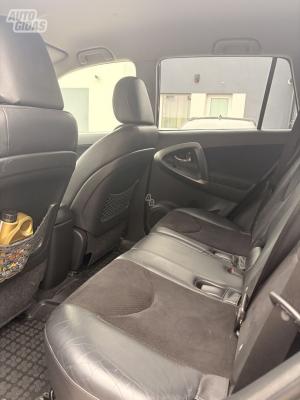 Black Toyota RAV4 2011 in Kaunas, with an engine capacity of 2.20 L and mileage of 235 thousand km for 7000 €, photo 12 on AUTOMOTO.COM.LV