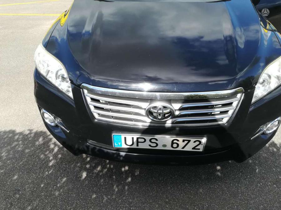 Black Toyota RAV4 2012 in Vilnius, with an engine capacity of 2.23 L and mileage of 220 thousand km for 7200 €, photo 14 on AUTOMOTO.COM.LV