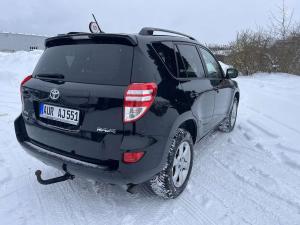 Melns Toyota RAV4 2012 Viļņa, ar dzinēja tilpumu 2.23 L un nobraukumu 191 tūkst. km par 7550 €, foto 4 vietnē AUTOMOTO.COM.LV