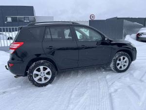 Melns Toyota RAV4 2012 Viļņa, ar dzinēja tilpumu 2.23 L un nobraukumu 191 tūkst. km par 7550 €, foto 6 vietnē AUTOMOTO.COM.LV