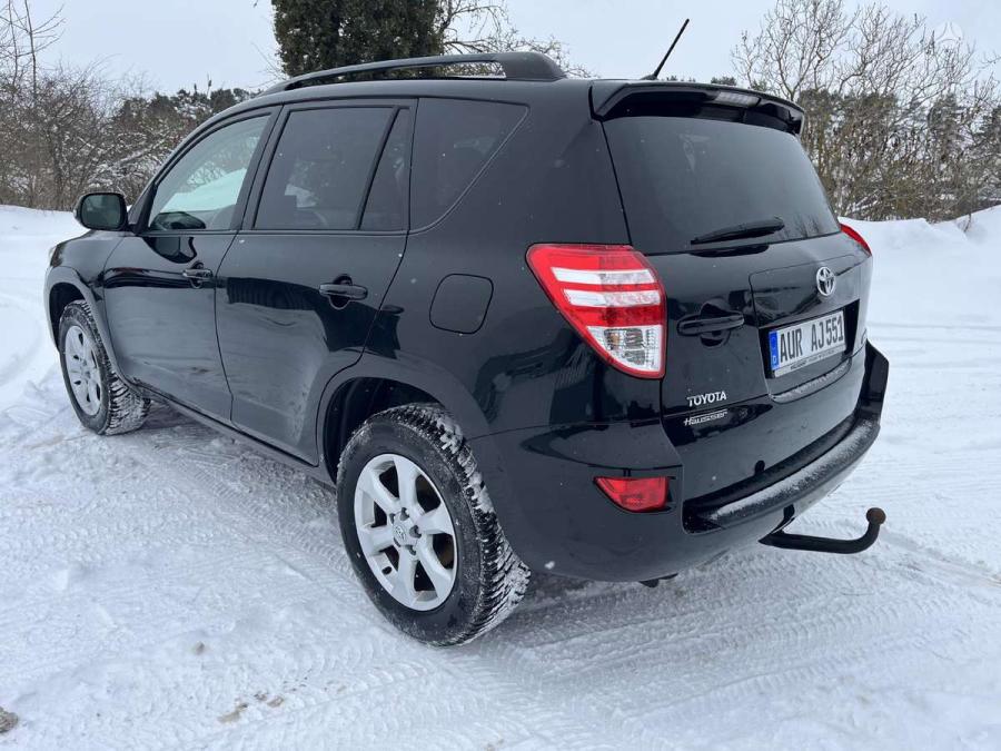 Melns Toyota RAV4 2012 Viļņa, ar dzinēja tilpumu 2.23 L un nobraukumu 191 tūkst. km par 7550 €, foto 7 vietnē AUTOMOTO.COM.LV