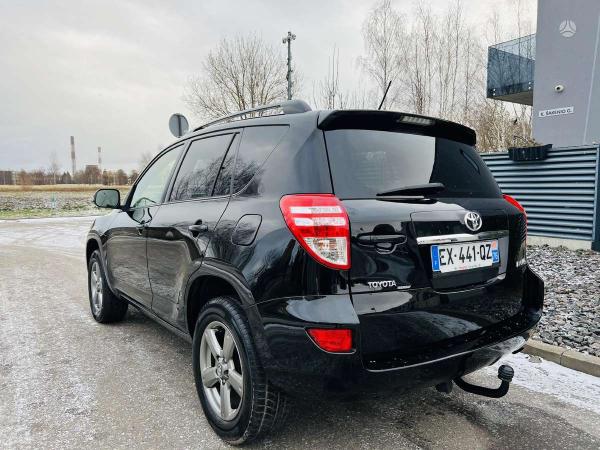 Black Toyota RAV4 2012 in Kaunas, with an engine capacity of 0.00 L and mileage of 262 thousand km for 7850 €, photo 7 on AUTOMOTO.COM.LV
