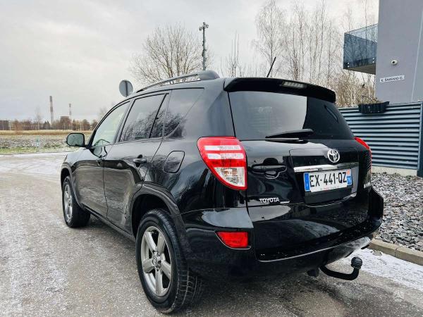 Black Toyota RAV4 2012 in Kaunas, with an engine capacity of 2.23 L and mileage of 259 thousand km for 7700 €, photo 2 on AUTOMOTO.COM.LV