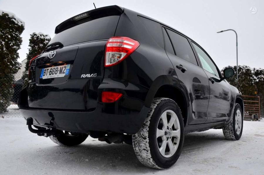 Melns Toyota RAV4 2012 Kauņa, ar dzinēja tilpumu 2.20 L un nobraukumu 230 tūkst. km par 7500 €, foto 3 vietnē AUTOMOTO.COM.LV