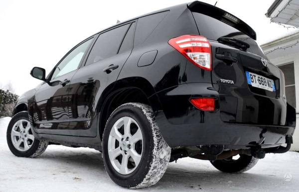 Melns Toyota RAV4 2012 Kauņa, ar dzinēja tilpumu 2.20 L un nobraukumu 230 tūkst. km par 7500 €, foto 9 vietnē AUTOMOTO.COM.LV