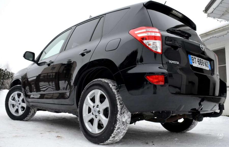 Melns Toyota RAV4 2012 Kauņa, ar dzinēja tilpumu 2.20 L un nobraukumu 230 tūkst. km par 7500 €, foto 9 vietnē AUTOMOTO.COM.LV