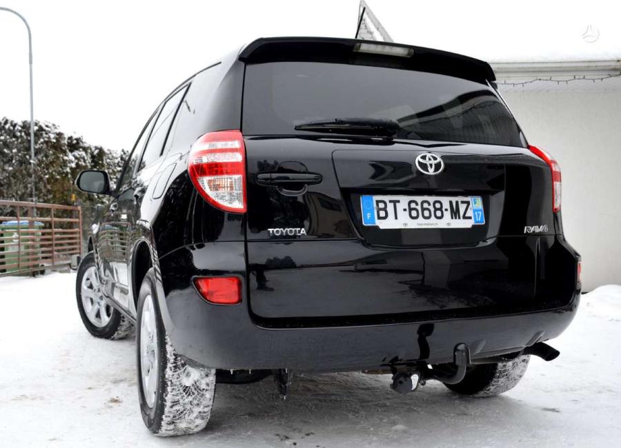 Melns Toyota RAV4 2012 Kauņa, ar dzinēja tilpumu 2.20 L un nobraukumu 230 tūkst. km par 7500 €, foto 16 vietnē AUTOMOTO.COM.LV