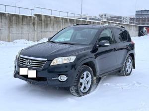 Melns Toyota RAV4 2012 Viļņa, ar dzinēja tilpumu 2.23 L un nobraukumu 149 tūkst. km par 8300 €, foto  vietnē AUTOMOTO.COM.LV