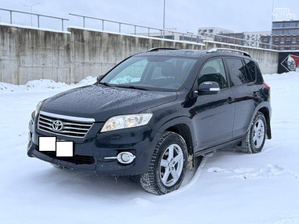 Black Toyota RAV4 2012 in Ukmerge, with an engine capacity of 2.20 L and mileage of 149 thousand km for 8300 €, photo 1 on AUTOMOTO.COM.LV