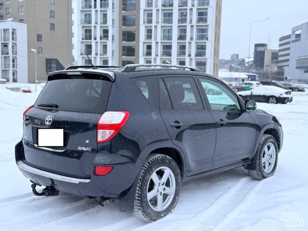 Black Toyota RAV4 2012 in Ukmerge, with an engine capacity of 2.20 L and mileage of 149 thousand km for 8300 €, photo 4 on AUTOMOTO.COM.LV