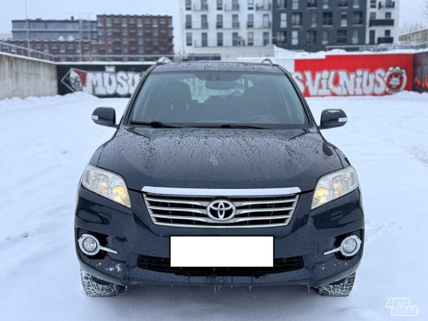 Black Toyota RAV4 2012 in Ukmerge, with an engine capacity of 2.20 L and mileage of 149 thousand km for 8300 €, photo 8 on AUTOMOTO.COM.LV