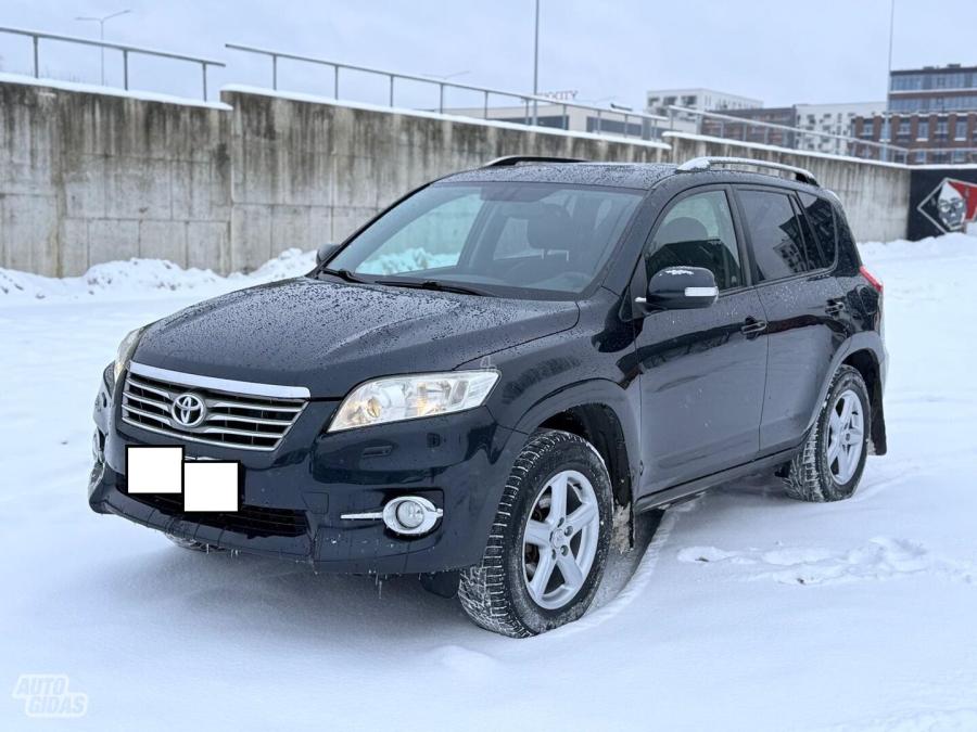 Black Toyota RAV4 2012 in Ukmerge, with an engine capacity of 2.20 L and mileage of 149 thousand km for 7300 €, photo 1 on AUTOMOTO.COM.LV