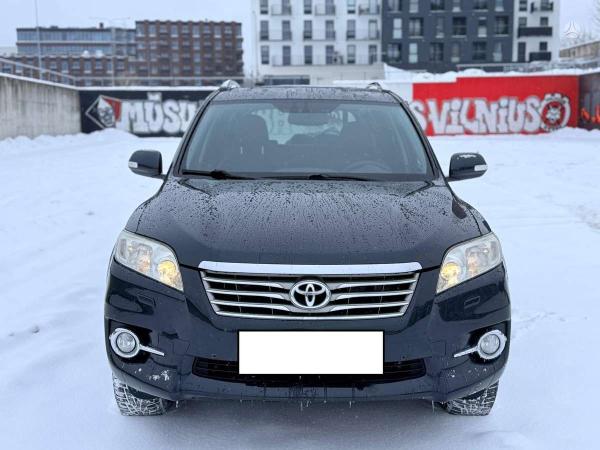 Melns Toyota RAV4 2012 Viļņa, ar dzinēja tilpumu 2.23 L un nobraukumu 149 tūkst. km par 7300 €, foto 2 vietnē AUTOMOTO.COM.LV