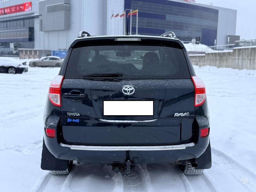 Melns Toyota RAV4 2012 Viļņa, ar dzinēja tilpumu 2.23 L un nobraukumu 149 tūkst. km par 7300 €, foto 5 vietnē AUTOMOTO.COM.LV