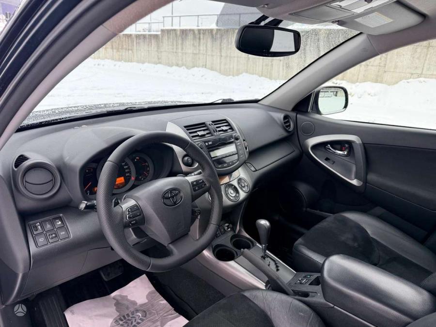 Melns Toyota RAV4 2012 Viļņa, ar dzinēja tilpumu 2.23 L un nobraukumu 149 tūkst. km par 7300 €, foto 11 vietnē AUTOMOTO.COM.LV