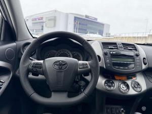 Melns Toyota RAV4 2012 Viļņa, ar dzinēja tilpumu 2.23 L un nobraukumu 149 tūkst. km par 7300 €, foto 17 vietnē AUTOMOTO.COM.LV