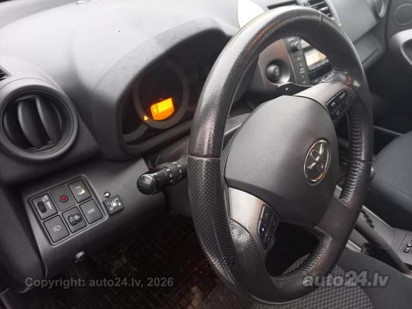 Black Toyota RAV4 2012 in Saue, with an engine capacity of 2.00 L and mileage of 301 thousand km for 5900 €, photo 10 on AUTOMOTO.COM.LV