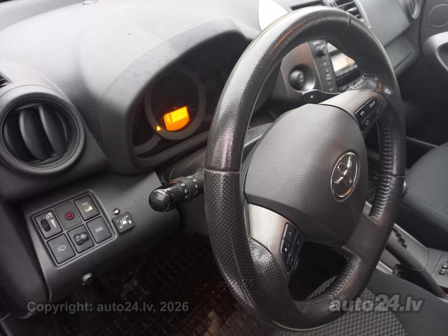 Melns Toyota RAV4 2012 Saue, ar dzinēja tilpumu 2.00 L un nobraukumu 301 tūkst. km par 5900 €, foto 11 vietnē AUTOMOTO.COM.LV