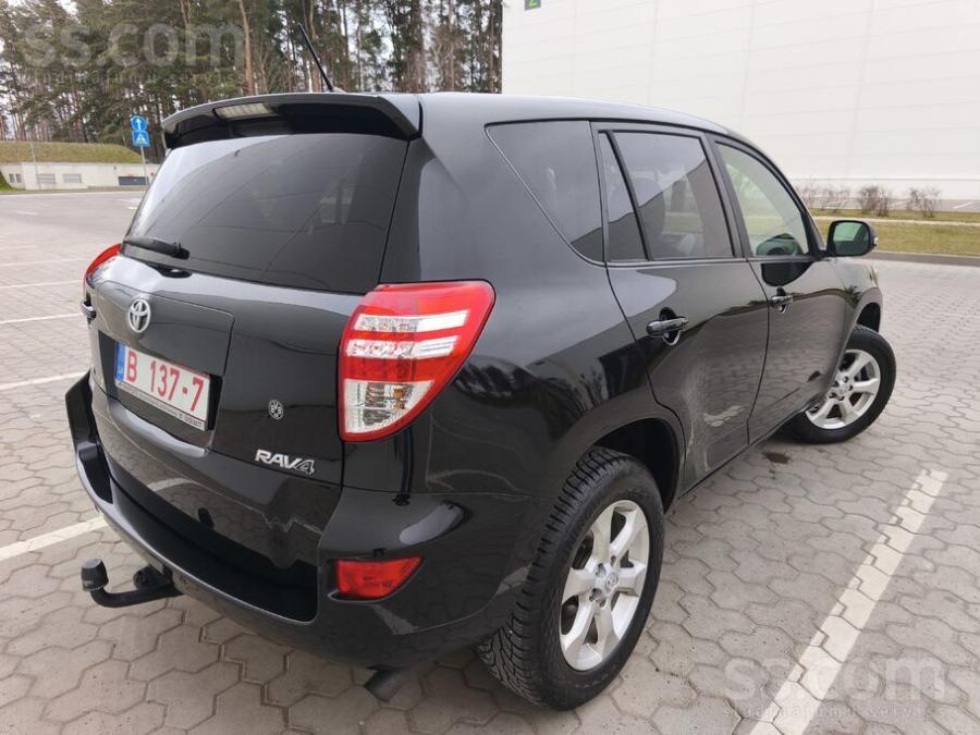 Melns Toyota RAV4 2012 Rīga, ar dzinēja tilpumu 2.20 L un nobraukumu 0 tūkst. km par 8200 €, foto 5 vietnē AUTOMOTO.COM.LV
