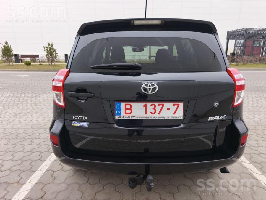 Melns Toyota RAV4 2012 Rīga, ar dzinēja tilpumu 2.20 L un nobraukumu 0 tūkst. km par 8200 €, foto 7 vietnē AUTOMOTO.COM.LV