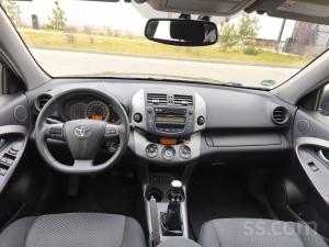 Melns Toyota RAV4 2012 Rīga, ar dzinēja tilpumu 2.20 L un nobraukumu 0 tūkst. km par 8200 €, foto 13 vietnē AUTOMOTO.COM.LV