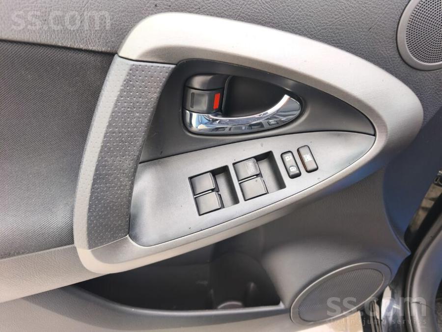 Melns Toyota RAV4 2012 Rīga, ar dzinēja tilpumu 2.20 L un nobraukumu 0 tūkst. km par 8200 €, foto 14 vietnē AUTOMOTO.COM.LV