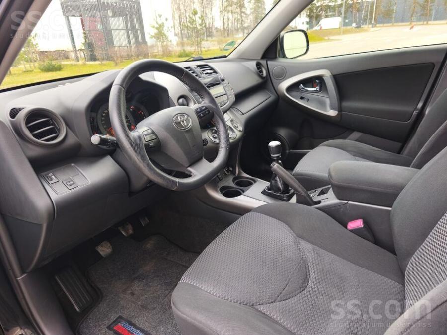 Melns Toyota RAV4 2012 Rīga, ar dzinēja tilpumu 2.20 L un nobraukumu 0 tūkst. km par 8200 €, foto 19 vietnē AUTOMOTO.COM.LV