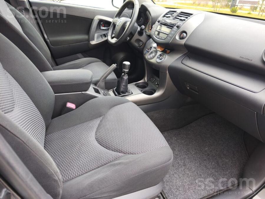 Melns Toyota RAV4 2012 Rīga, ar dzinēja tilpumu 2.20 L un nobraukumu 0 tūkst. km par 8200 €, foto 20 vietnē AUTOMOTO.COM.LV