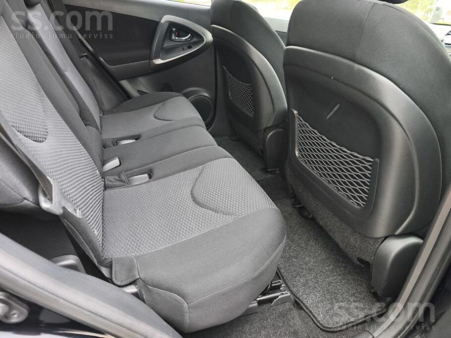 Melns Toyota RAV4 2012 Rīga, ar dzinēja tilpumu 2.20 L un nobraukumu 0 tūkst. km par 8200 €, foto 23 vietnē AUTOMOTO.COM.LV