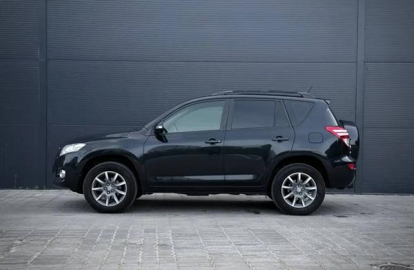 Black Toyota RAV4 2012 in Riga, with an engine capacity of 2.00 L and mileage of 119 thousand km for 8195 €, photo 2 on AUTOMOTO.COM.LV