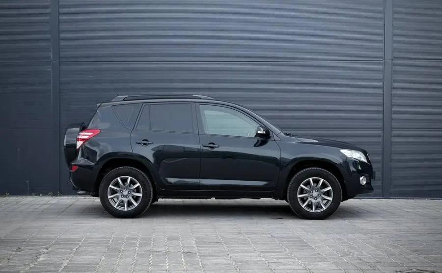 Melns Toyota RAV4 2012 Rīga, ar dzinēja tilpumu 2.00 L un nobraukumu 119 tūkst. km par 8195 €, foto 6 vietnē AUTOMOTO.COM.LV