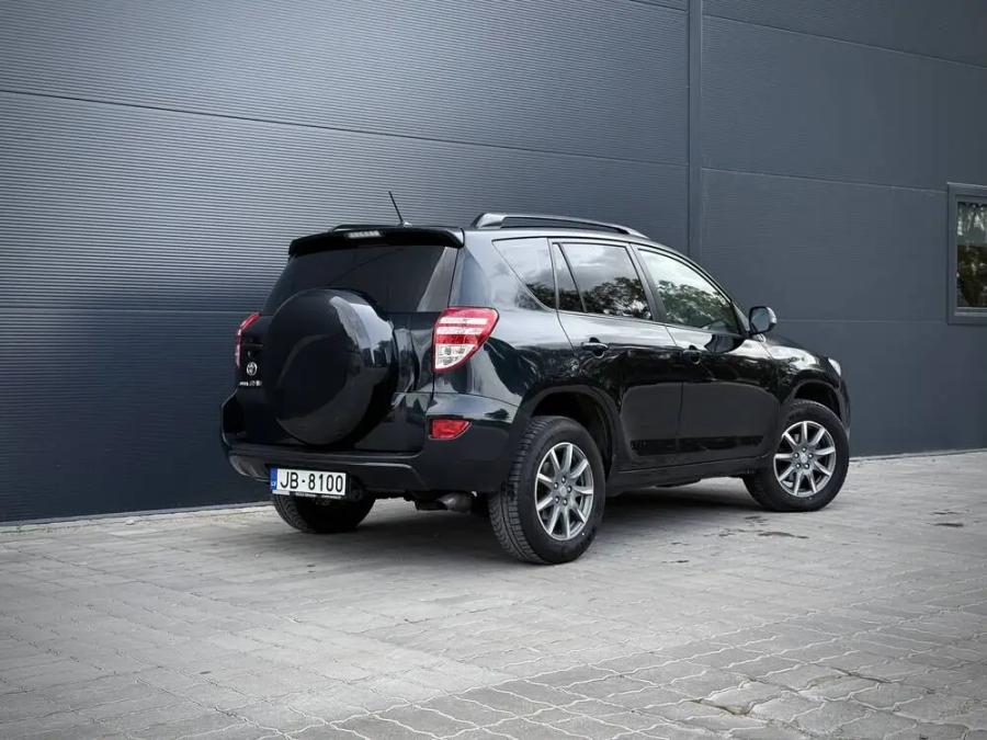 Melns Toyota RAV4 2012 Rīga, ar dzinēja tilpumu 2.00 L un nobraukumu 119 tūkst. km par 8195 €, foto 7 vietnē AUTOMOTO.COM.LV