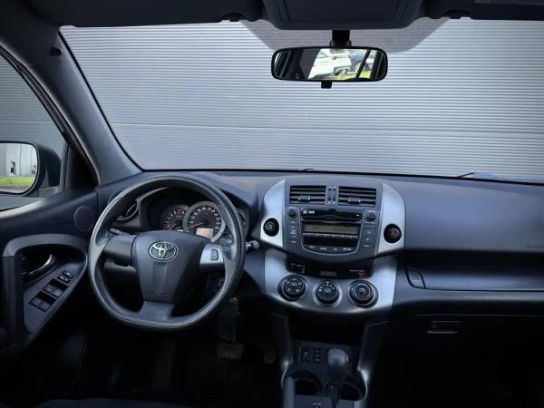 Black Toyota RAV4 2012 in Riga, with an engine capacity of 2.00 L and mileage of 119 thousand km for 8195 €, photo 7 on AUTOMOTO.COM.LV