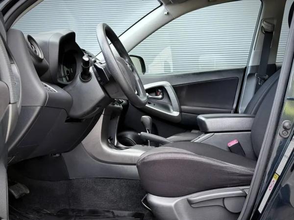 Black Toyota RAV4 2012 in Riga, with an engine capacity of 2.00 L and mileage of 119 thousand km for 8195 €, photo 9 on AUTOMOTO.COM.LV