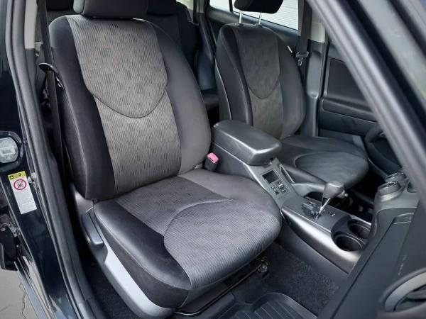 Black Toyota RAV4 2012 in Riga, with an engine capacity of 2.00 L and mileage of 119 thousand km for 8195 €, photo 10 on AUTOMOTO.COM.LV