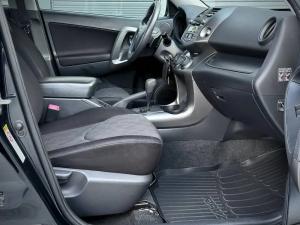 Melns Toyota RAV4 2012 Rīga, ar dzinēja tilpumu 2.00 L un nobraukumu 119 tūkst. km par 8195 €, foto 12 vietnē AUTOMOTO.COM.LV