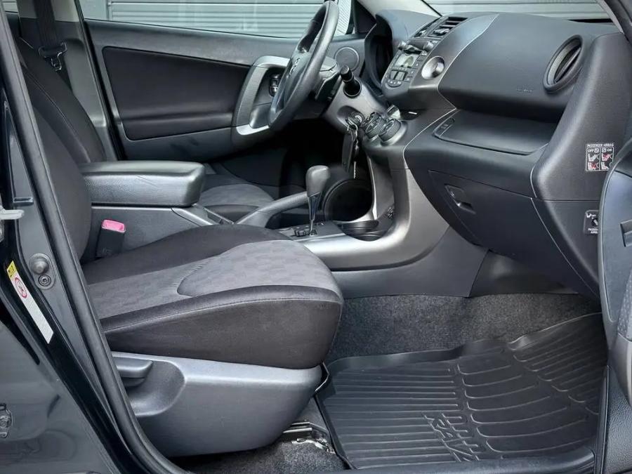 Melns Toyota RAV4 2012 Rīga, ar dzinēja tilpumu 2.00 L un nobraukumu 119 tūkst. km par 8195 €, foto 12 vietnē AUTOMOTO.COM.LV