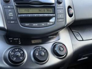 Melns Toyota RAV4 2012 Rīga, ar dzinēja tilpumu 2.00 L un nobraukumu 119 tūkst. km par 8195 €, foto 14 vietnē AUTOMOTO.COM.LV