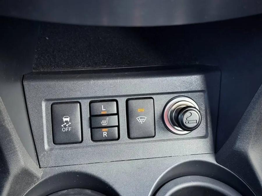 Melns Toyota RAV4 2012 Rīga, ar dzinēja tilpumu 2.00 L un nobraukumu 119 tūkst. km par 8195 €, foto 15 vietnē AUTOMOTO.COM.LV