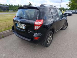 Black Toyota RAV4 2012 in Panevezys, with an engine capacity of 2.20 L and mileage of 253 thousand km for 7450 €, photo 4 on AUTOMOTO.COM.LV