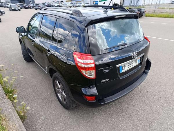 Melns Toyota RAV4 2012 Panevēža, ar dzinēja tilpumu 2.20 L un nobraukumu 253 tūkst. km par 7450 €, foto 4 vietnē AUTOMOTO.COM.LV