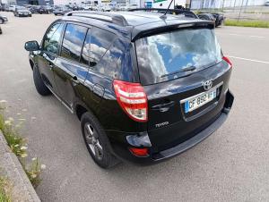 Black Toyota RAV4 2012 in Panevezys, with an engine capacity of 2.20 L and mileage of 253 thousand km for 7450 €, photo 5 on AUTOMOTO.COM.LV