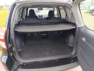 Black Toyota RAV4 2012 in Panevezys, with an engine capacity of 2.20 L and mileage of 253 thousand km for 7450 €, photo 9 on AUTOMOTO.COM.LV