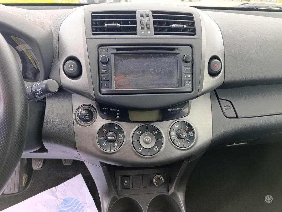 Black Toyota RAV4 2012 in Panevezys, with an engine capacity of 2.20 L and mileage of 253 thousand km for 7450 €, photo 11 on AUTOMOTO.COM.LV