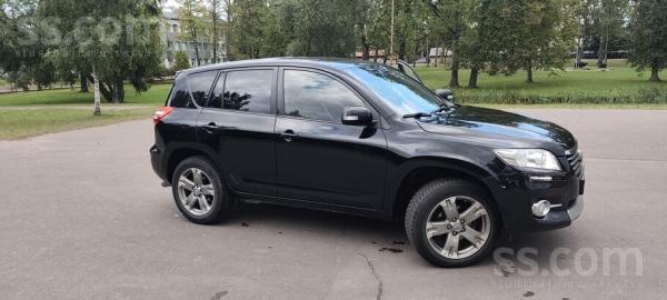 Toyota RAV4 2012 Jūrmala vietnē Melns Toyota RAV4 2012 Jūrmala, ar dzinēja tilpumu 2.20 L un nobraukumu 187 tūkst. km par 8500 €, foto 1 vietnē AUTOMOTO.COM.LV