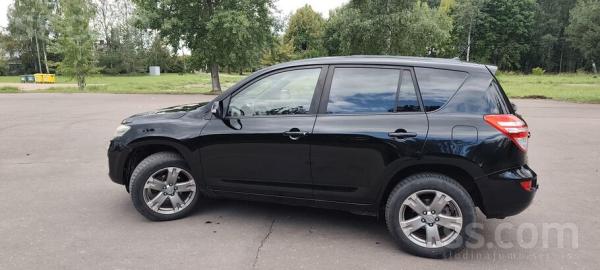 Toyota RAV4 2012 Jūrmala vietnē Melns Toyota RAV4 2012 Jūrmala, ar dzinēja tilpumu 2.20 L un nobraukumu 187 tūkst. km par 8500 €, foto 3 vietnē AUTOMOTO.COM.LV