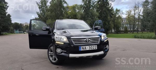 Toyota RAV4 2012 Jūrmala vietnē Melns Toyota RAV4 2012 Jūrmala, ar dzinēja tilpumu 2.20 L un nobraukumu 187 tūkst. km par 8500 €, foto 4 vietnē AUTOMOTO.COM.LV