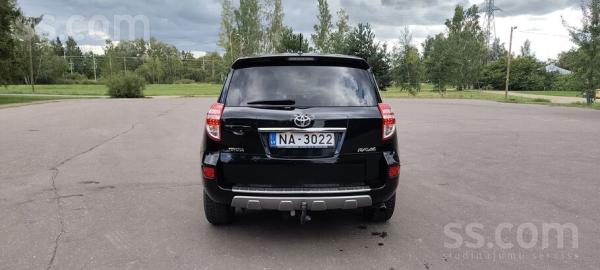 Toyota RAV4 2012 Jūrmala vietnē Melns Toyota RAV4 2012 Jūrmala, ar dzinēja tilpumu 2.20 L un nobraukumu 187 tūkst. km par 8500 €, foto 5 vietnē AUTOMOTO.COM.LV