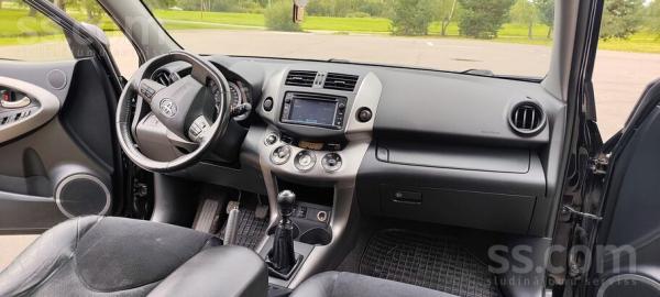 Toyota RAV4 2012 Jūrmala vietnē Melns Toyota RAV4 2012 Jūrmala, ar dzinēja tilpumu 2.20 L un nobraukumu 187 tūkst. km par 8500 €, foto 8 vietnē AUTOMOTO.COM.LV